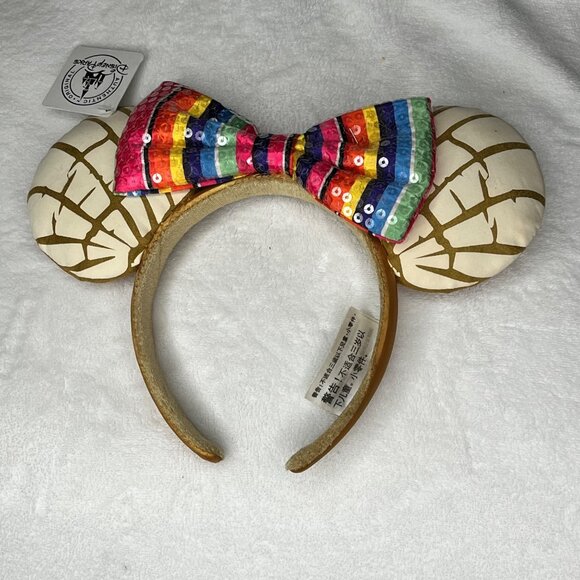 Disney | Accessories | 220 Disney Parks Mexican Concha Sweet Bread Pan ...